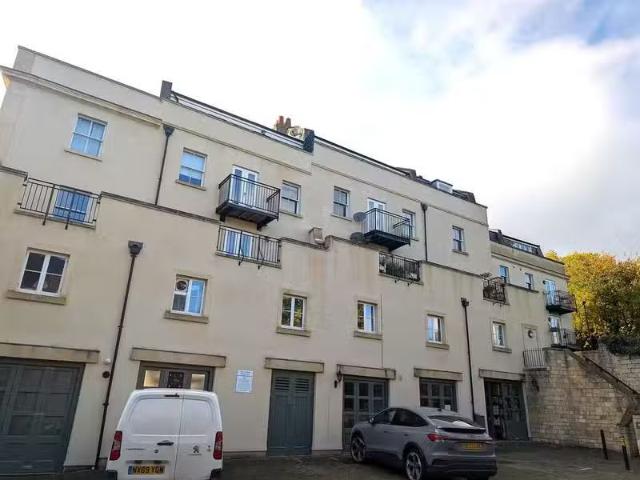 2 bedroom apartment for rent in Cornwell House, Walcot St, Bat.