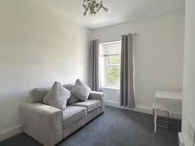 2 bedroom apartment for rent in Cowbridge Road East, Cardiff.
