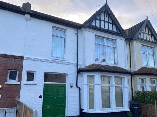 2 bedroom apartment for rent in Cotswold Road WestcliffOnSea Essex SS0