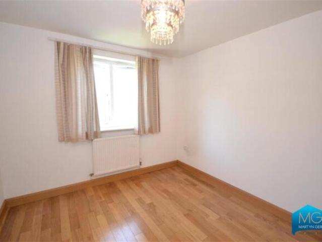 2 bedroom apartment for rent in Cranbourne Court, Briar Close, East Finchley, London, N2