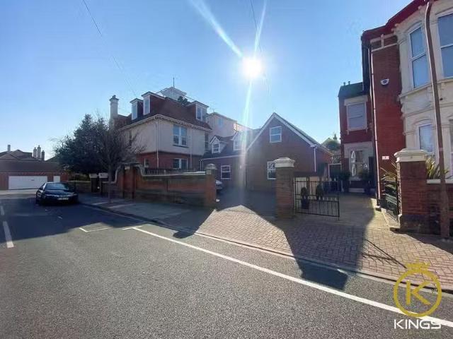 2 bedroom apartment for rent in Craneswater Avenue, Southsea.
