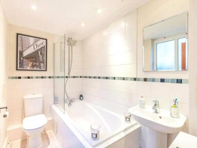 2 bedroom apartment for rent in Creswell Drive, Langley Waterside, Beckenham, BR3