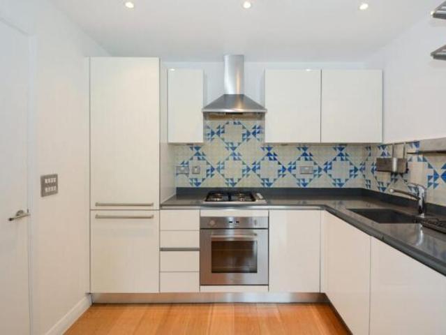 2 bedroom apartment for rent in Cresset Road, London, E9
