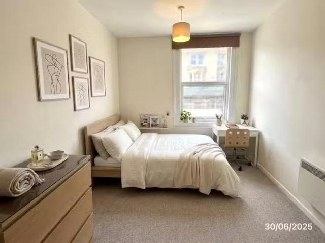 2 bedroom apartment for rent in Cromwell Road, St Andrews, Bri.