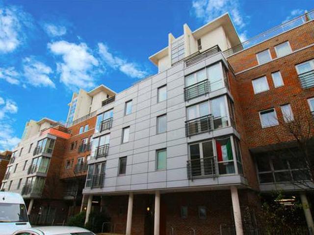 2 bedroom apartment for rent in Cross Street Portsmouth PO1