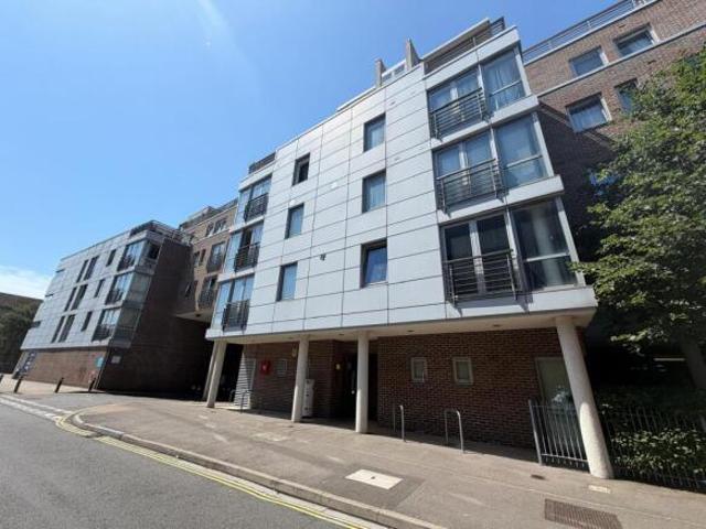 2 bedroom apartment for rent in Cross Street, Southsea, Hampshire, PO1