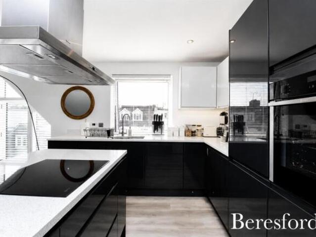 2 bedroom apartment for rent in Crossways, Shenfield, CM15