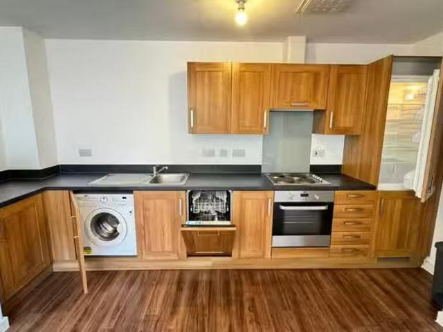 2 bedroom apartment for rent in Crown & Anchor House, Sweetman.