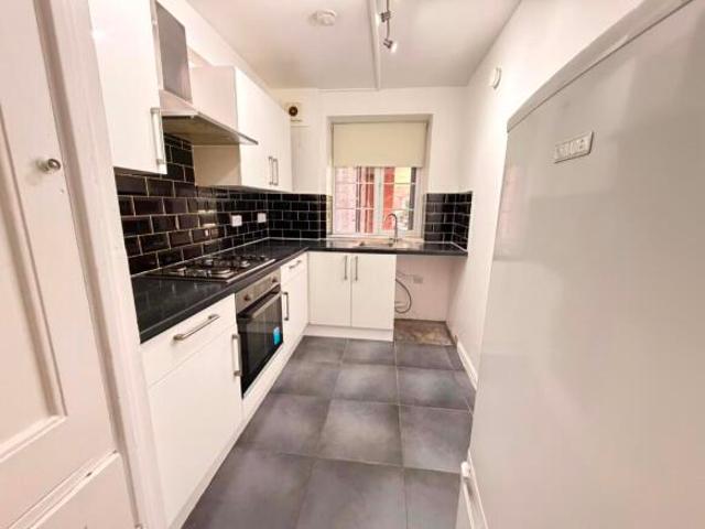 2 bedroom apartment for rent in Crownstone Road, London, SW2