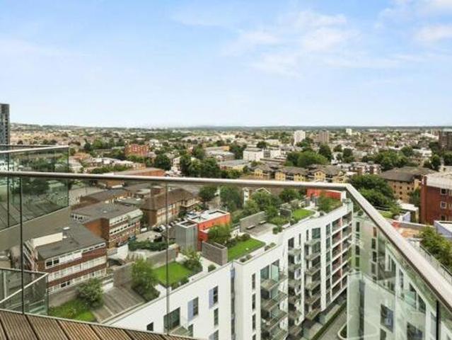 2 Bedroom Apartment For Rent In Croydon, Surrey