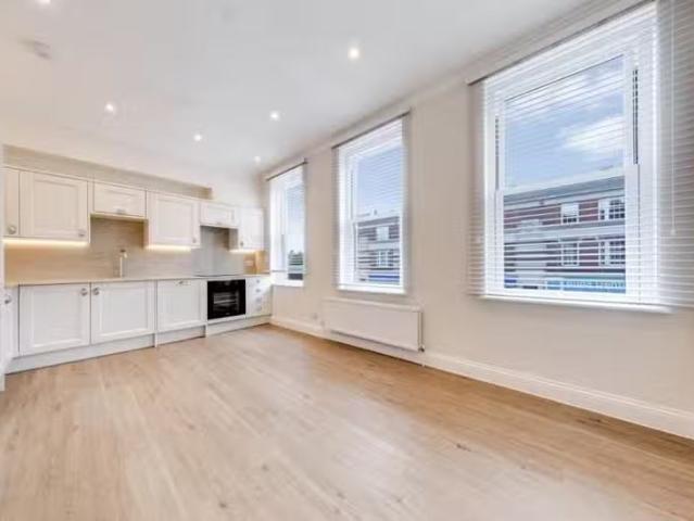 2 bedroom apartment for rent in Croydon Road, Beckenham, BR3