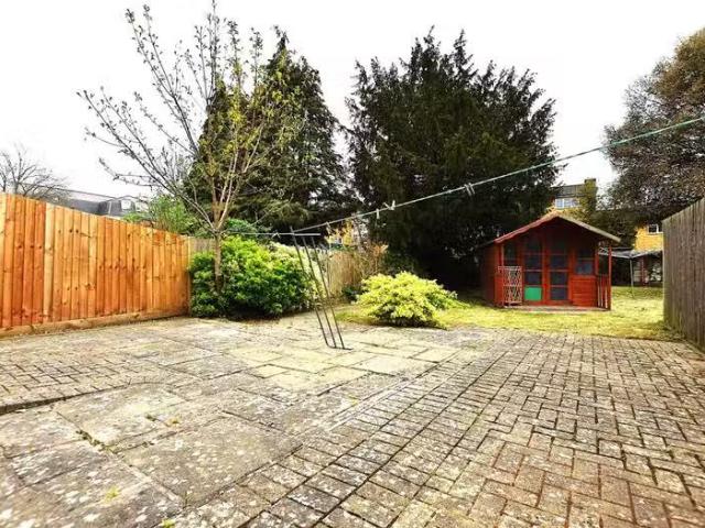2 bedroom apartment for rent in Dunheved Road North, Thornton.