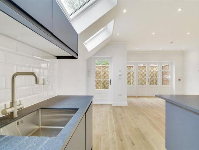 2 bedroom apartment for rent in Dunraven Road, London, W12