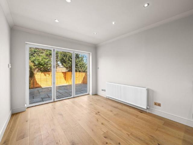 2 bedroom apartment for rent in Dunstans Road, East Dulwich SE22