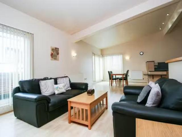 2 bedroom apartment for rent in Dakota, Grosvenor Street West.