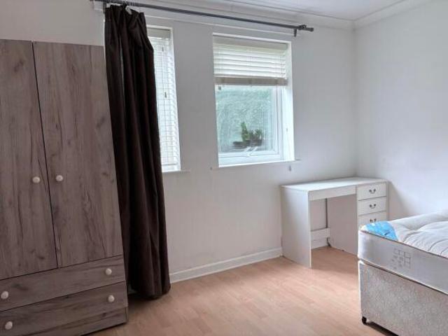 2 bedroom apartment for rent in Demesne Road, Whalley Range, M16