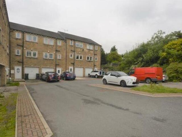 2 Bedroom Apartment For Rent In Denholme