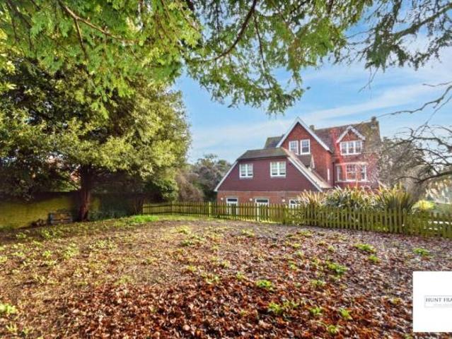 2 bedroom apartment for rent in Denton Road, Eastbourne, BN20