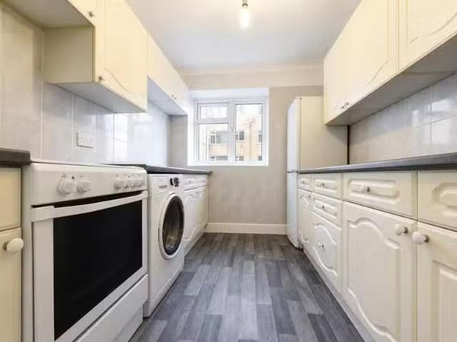 2 bedroom apartment for rent in Devonshire Court, The Drive, H.