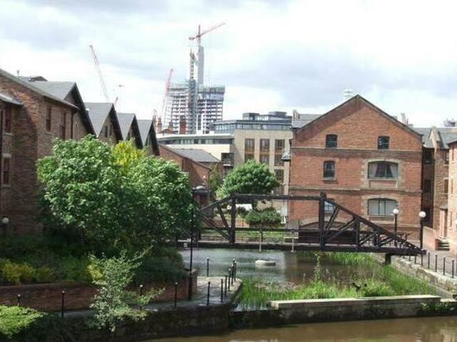 2 bedroom apartment for rent in Dock House Victoria Quays LS10 1JJ LS10