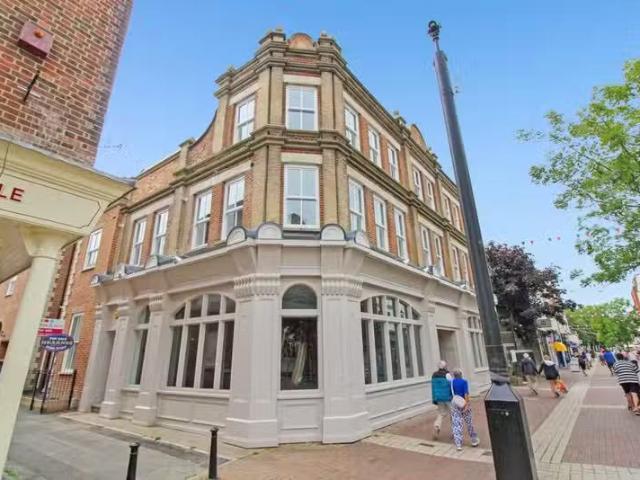 2 bedroom apartment for rent in Dolphin Terrace, Westons Lane.