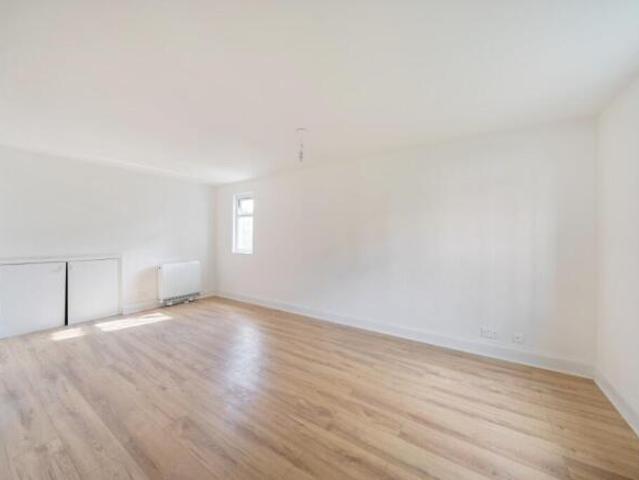 2 bedroom apartment for rent in Downs Road, Luton, Bedfordshire, LU1