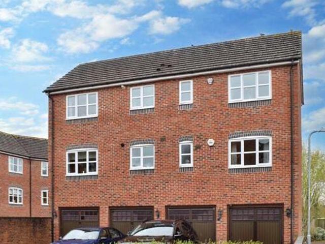 2 Bedroom Apartment For Rent In Droitwich Spa, Worcestershire