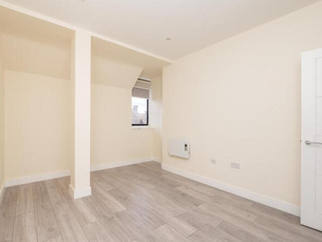 2 bedroom apartment for rent in Ewell Road, Cheam, Sutton, SM3