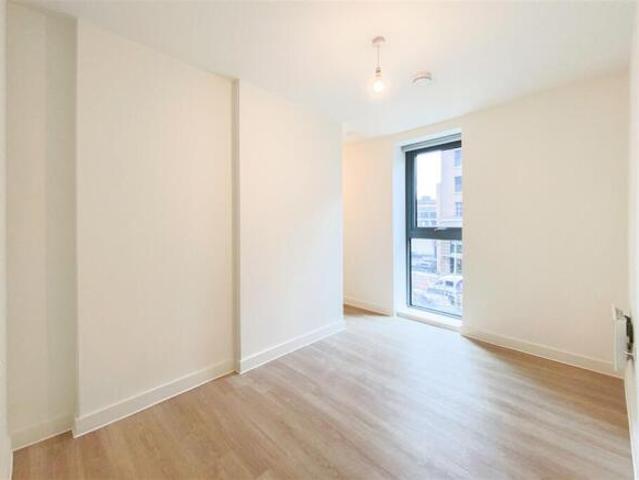 2 bedroom apartment for rent in Exchange Point, Embankment West, M3