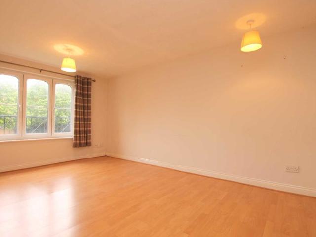 2 Bedroom Apartment for rent in Exeter Close, Watford united kingdom