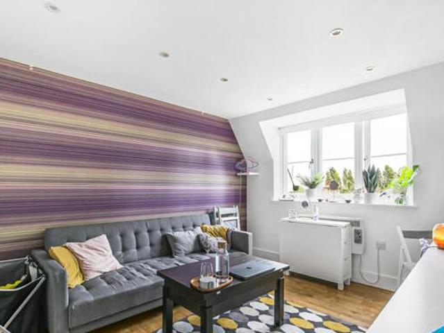 2 Bedroom Apartment For Rent In East Finchley