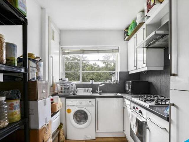2 Bedroom Apartment For Rent In East Finchley, London