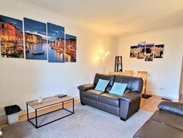 2 Bedroom Apartment For Rent In East Street