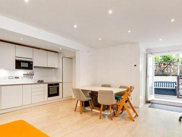2 Bedroom Apartment For Rent In Earls Court, London