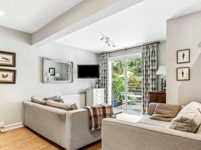 2 Bedroom Apartment For Rent In Earls Court, London