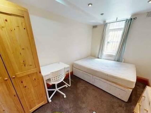 2 bedroom apartment for rent in Ebor Mount Hyde Park Leeds LS6