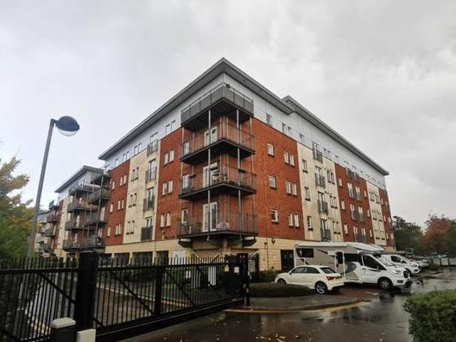 2 bedroom apartment for rent in Edgerton House Elmira Way Salford M5 3DH M5