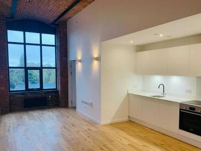2 bedroom apartment for rent in Elisabeth Gardens Stockport SK5