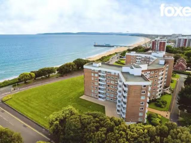 2 bedroom apartment for rent in Elizabeth Court, Grove Road, B.