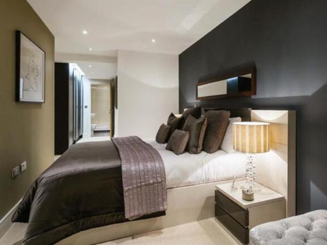 2 bedroom apartment for rent in Emerald House, Horn Lane, W3