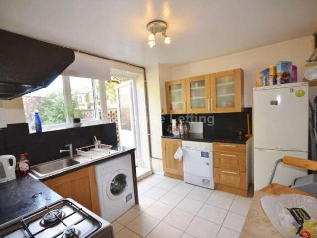 2 bedroom apartment for rent in Emmanuel Road, Balham, SW12