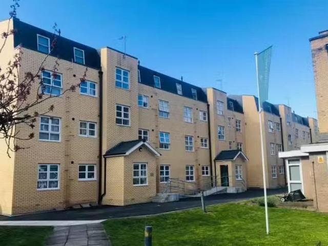 2 bedroom apartment for rent in Endsleigh Park, Beverley Road.