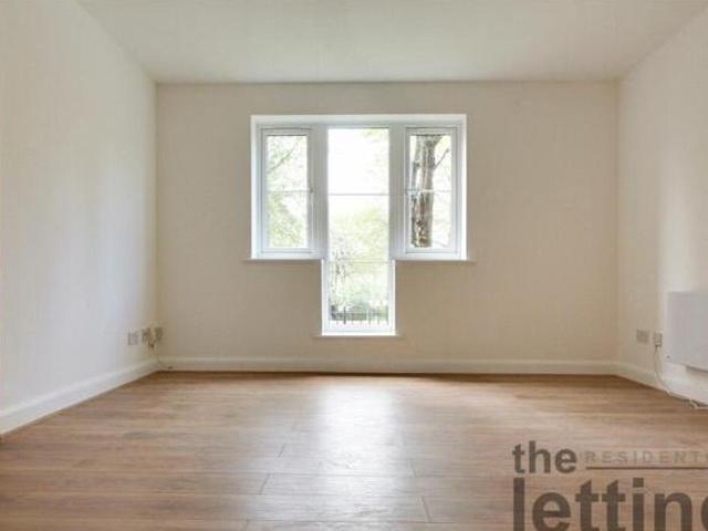 2 Bedroom Apartment For Rent In Enfield, Middlesex