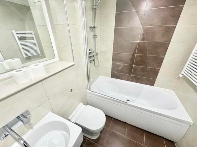 2 bedroom apartment for rent in Essex Street, City Centre, B5