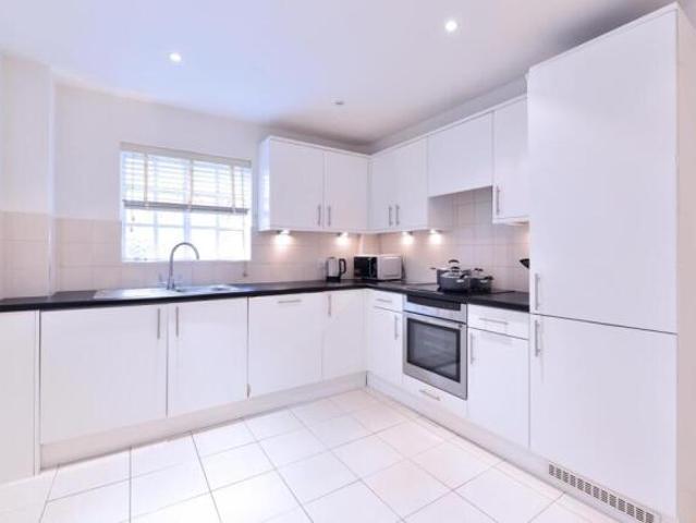 2 bedroom apartment for rent in Fulham Road London SW3