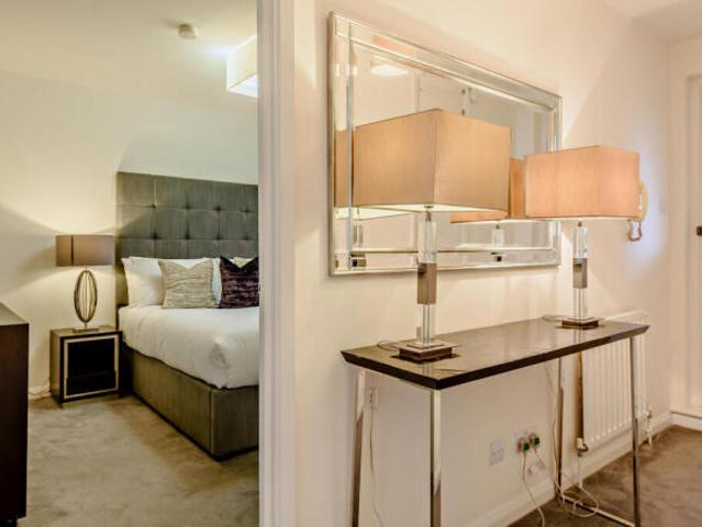 2 bedroom apartment for rent in Fulham Road, London, SW3