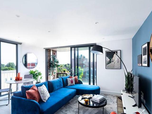 2 Bedroom Apartment For Rent In Fairfield Avenue, Staines