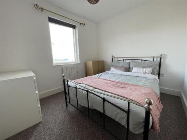 2 bedroom apartment for rent in Falcon Drive, Cardiff, CF10