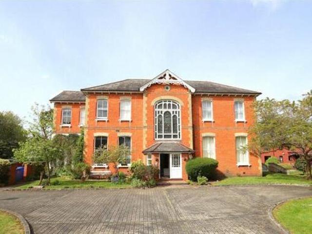 2 Bedroom Apartment For Rent In Farnborough, Hampshire