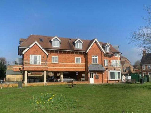 2 Bedroom Apartment For Rent In Farnham Common, Berkshire